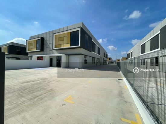 RENOVATED CLUSTER SEMI D Factory Eco Business Park V Puncak Alam Ijok ...