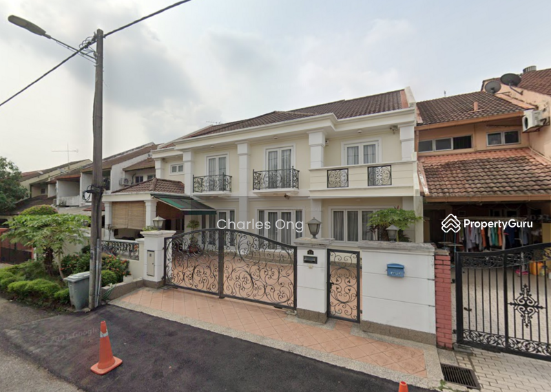 Renovated 2-Storey Terrace House @ TTDI (Adjoining units), Lorong Rahim ...