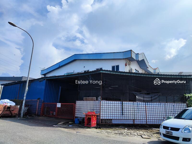 Corner lot light industrial factory at Desa Tun Razak Industrial Park ...