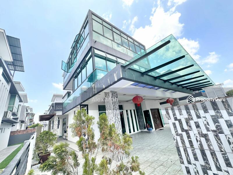 Ivory Heights Desa 8 Bungalow, Freehold title Fully Renovated, Bandar ...