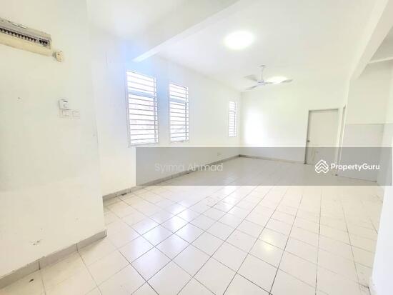 Townhouse for Sale in Saujana Utama (Selangor) - Syima Ahmad