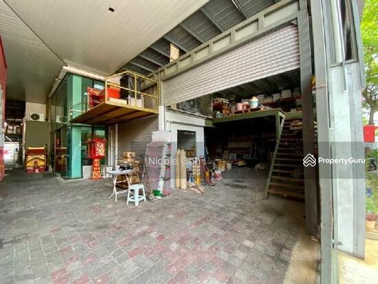 Terrace factory at Batu Caves, Jalan perusahaan amari, Batu Caves ...