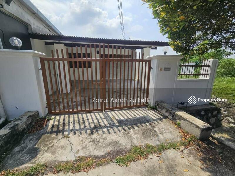Serdang EXTENDED CORNER LOT Single Storey House Taman Sri Serdang untuk ...