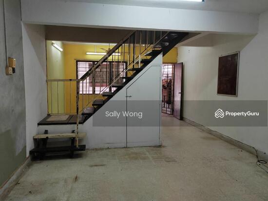 Terrace house at Taman Melawati, Jalan J14, fasa 6, Taman Melawati, Ulu Kelang, Kuala Lumpur, 2 ...