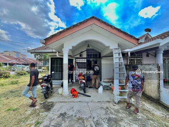 Taman Langat Jaya, Seksyen 5, Bangi, Selangor, 3 Bedrooms, 900 sqft, 1 ...