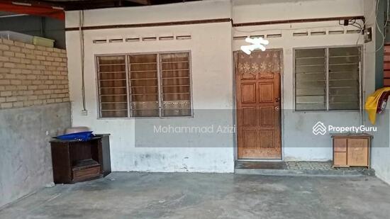 Terrace house at Perkampungan Seri Mahkota Makmur, Batu 12 ...