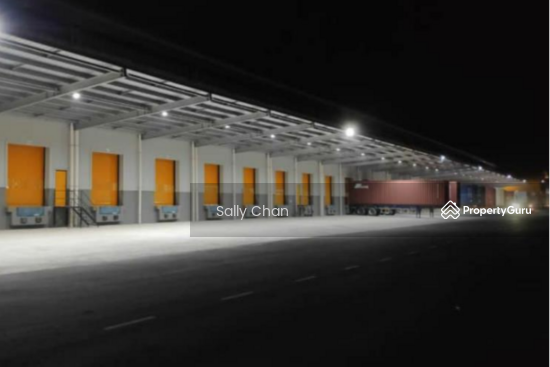 Single storey 40feet high warehouse with 9 loading bays complete with ...