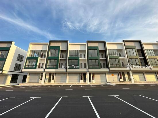 Crest Austin Emerald 2 Crests Austins Emeralds 2, Austin Crest, Johor ...