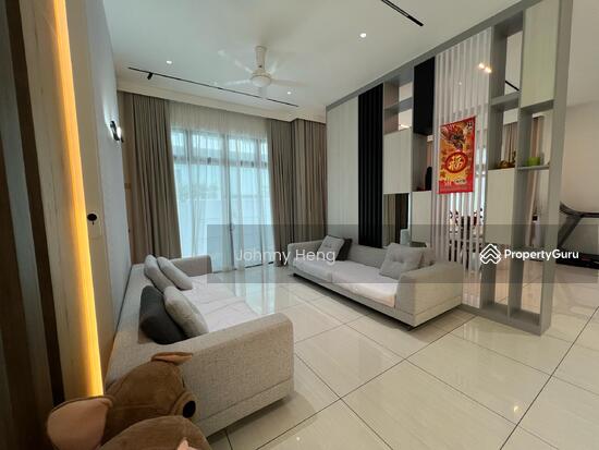 Bungalow for Sale in Taman Setia Tropika (Tampoi) - Johnny Heng