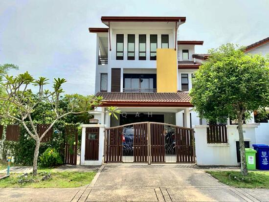3-storey Terraced House for Sale in Denai Alam (Shah Alam) - Afiqah