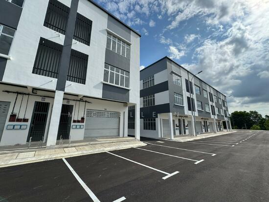 Kulai Vervocity 3 Storey Endlot Facing Main Road untuk Untuk Disewa ...