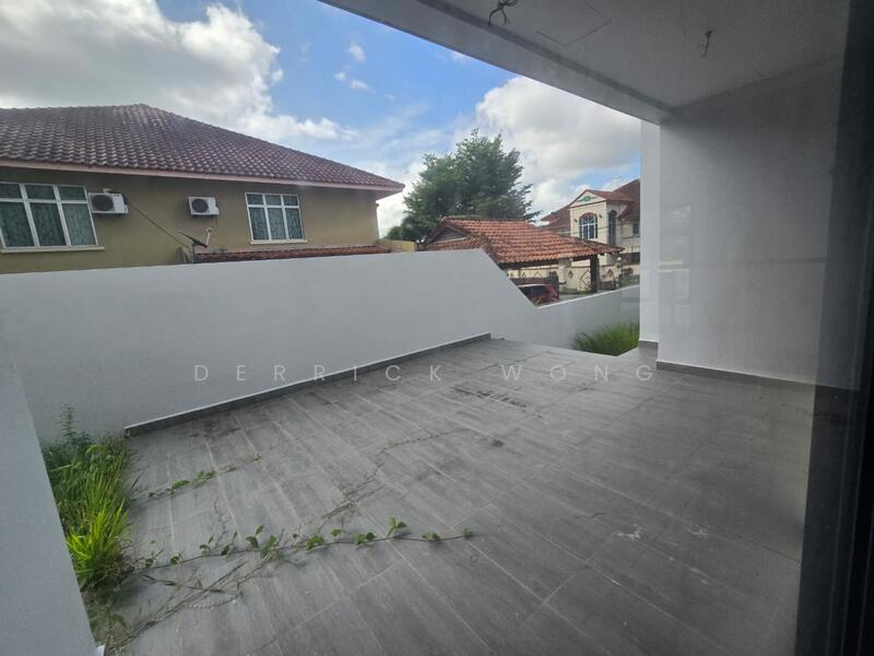 Semi-Detached House for Sale in Taman Perling (Perling) - Derrick Wong