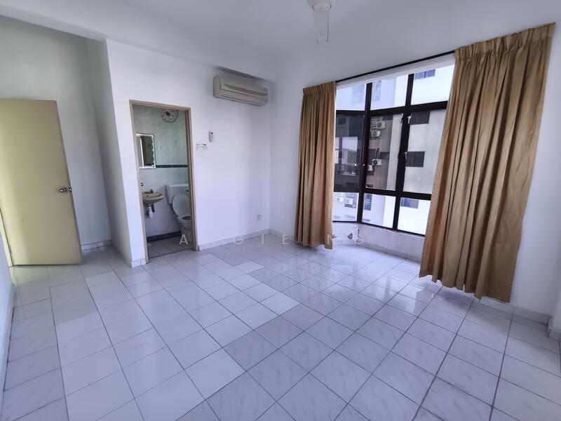 Condominium for Sale at Straits Court - Angie Ng
