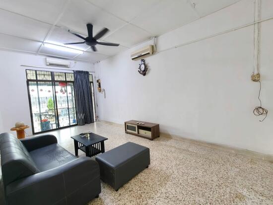 1-storey Terraced House for Sale in Taman Ria (Kluang) - Wendy Too