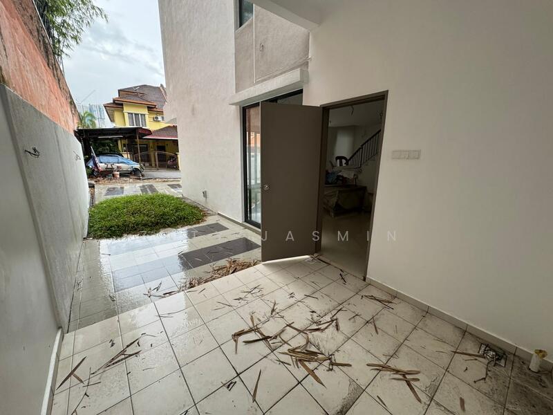 3-storey Terraced House for Sale in Salak Selatan (Kuala Lumpur) - Zaty ...