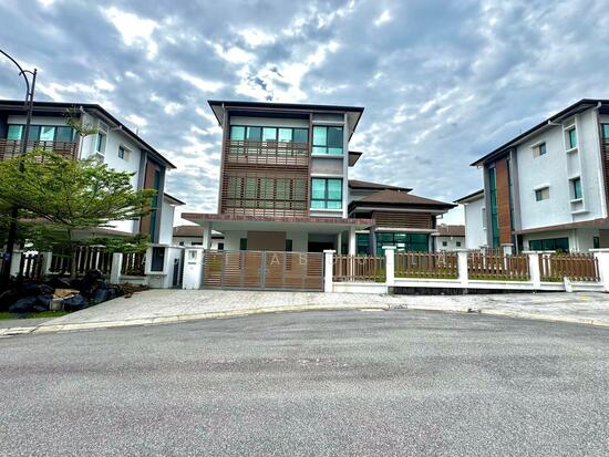 Bungalow for Sale in Subang Bestari (Shah Alam) - Fauzi Abdullah