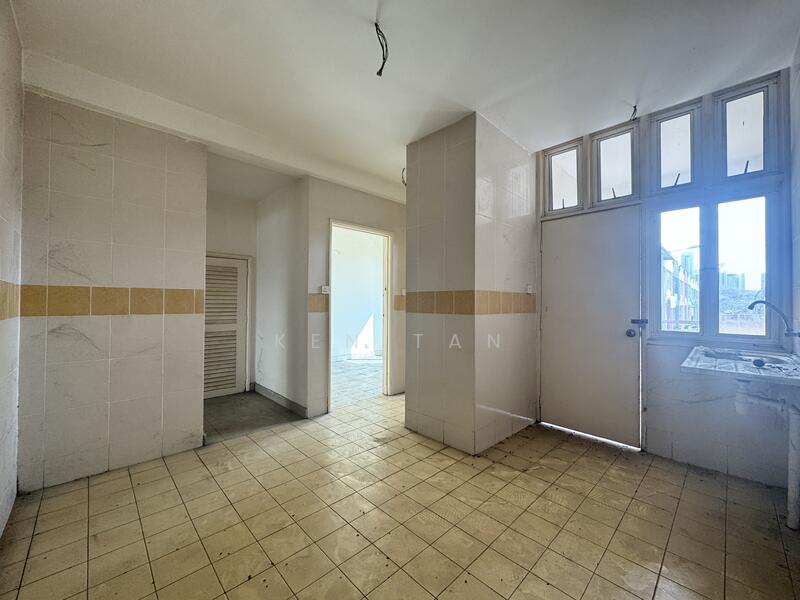 2.5-storey Terraced House for Sale in Seri Kembangan (Selangor) - KEN TAN