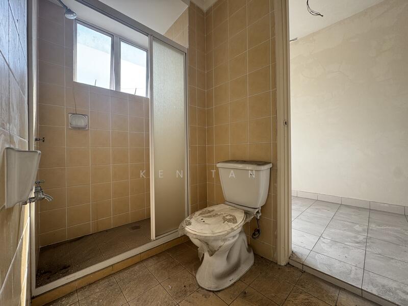 2.5-storey Terraced House for Sale in Seri Kembangan (Selangor) - KEN TAN