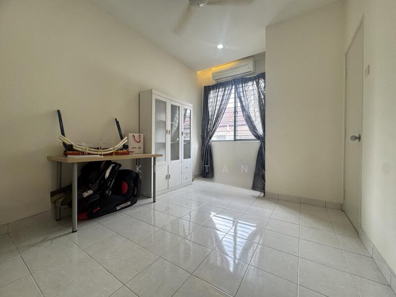 2-storey Terraced House for Sale in Seri Kembangan (Selangor) - KEN TAN