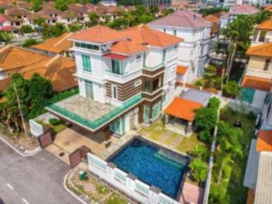 Bungalow for Rent in Batu Feringghi (Penang) - Derrick Loh