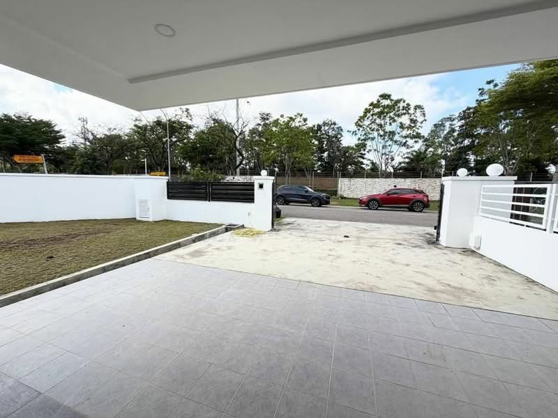 Cluster House for Sale in Taman Adda Heights (Tebrau) - JAN AU