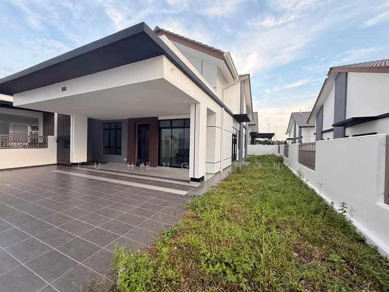 Semi-Detached House for Sale in Bandar Putra (Kulai) - Fu Heng Chong