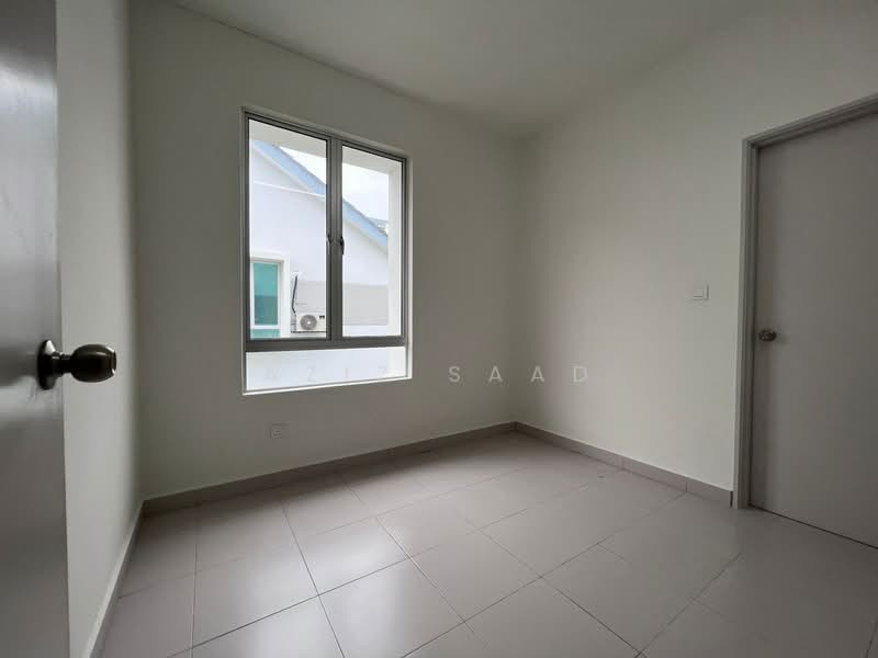 Semi-Detached House for Sale in Shah Alam (Selangor) - Aziz Saad