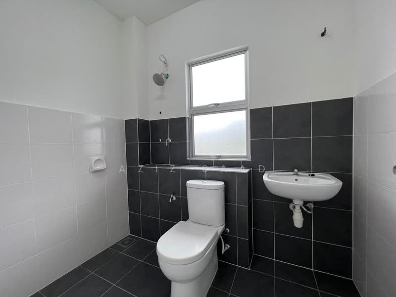 Semi-Detached House for Sale in Shah Alam (Selangor) - Aziz Saad