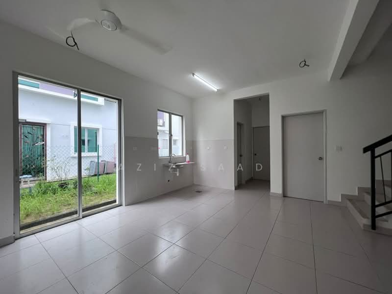 Semi-Detached House for Sale in Shah Alam (Selangor) - Aziz Saad