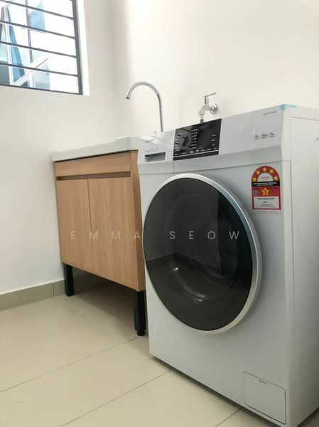 Condominium for Rent at Queens Residences Q2 @ Queens Waterfront - Emma ...