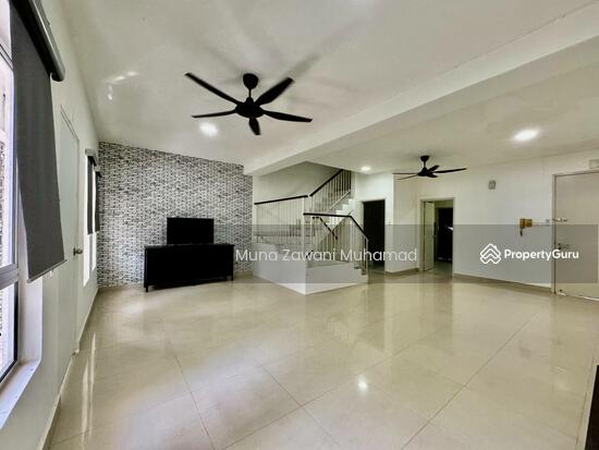 Townhouse for Sale at Cyberia Crescent 1 - Muna Zawani Muhamad