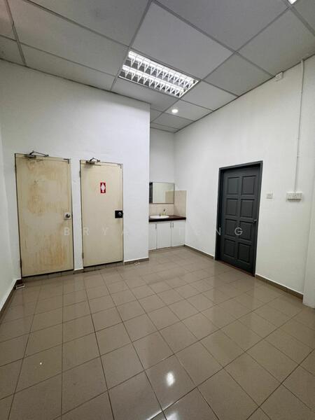 Shop for Rent in Lebuh Chulia (George Town) - Bryan Teng